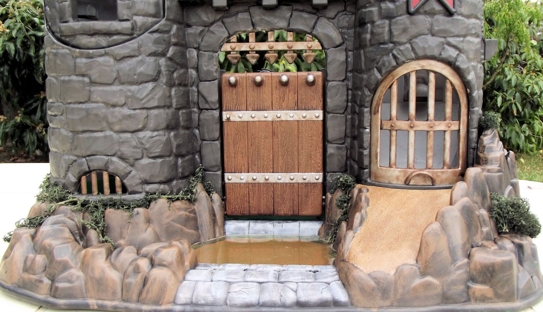 Darklon and small Castle Destro dio - HissTank.com