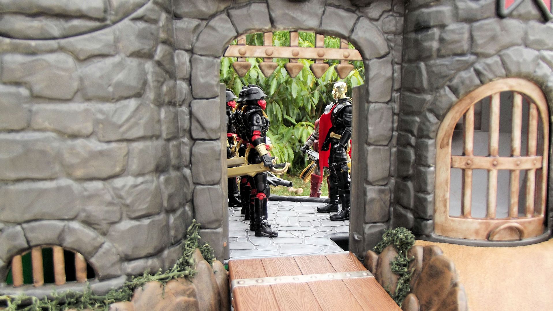 Darklon and small Castle Destro dio - HissTank.com